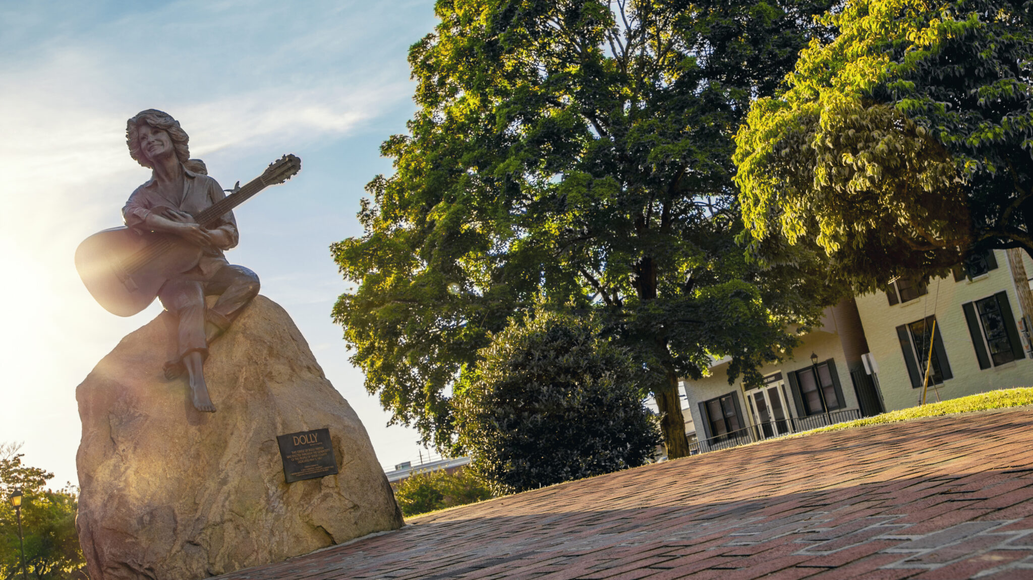 The NEW Dolly Parton Experience - TourTennessee.com